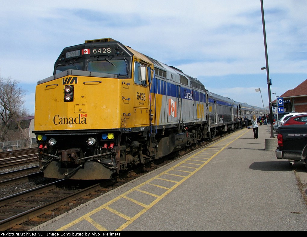 VIA 6428 at Cobourg